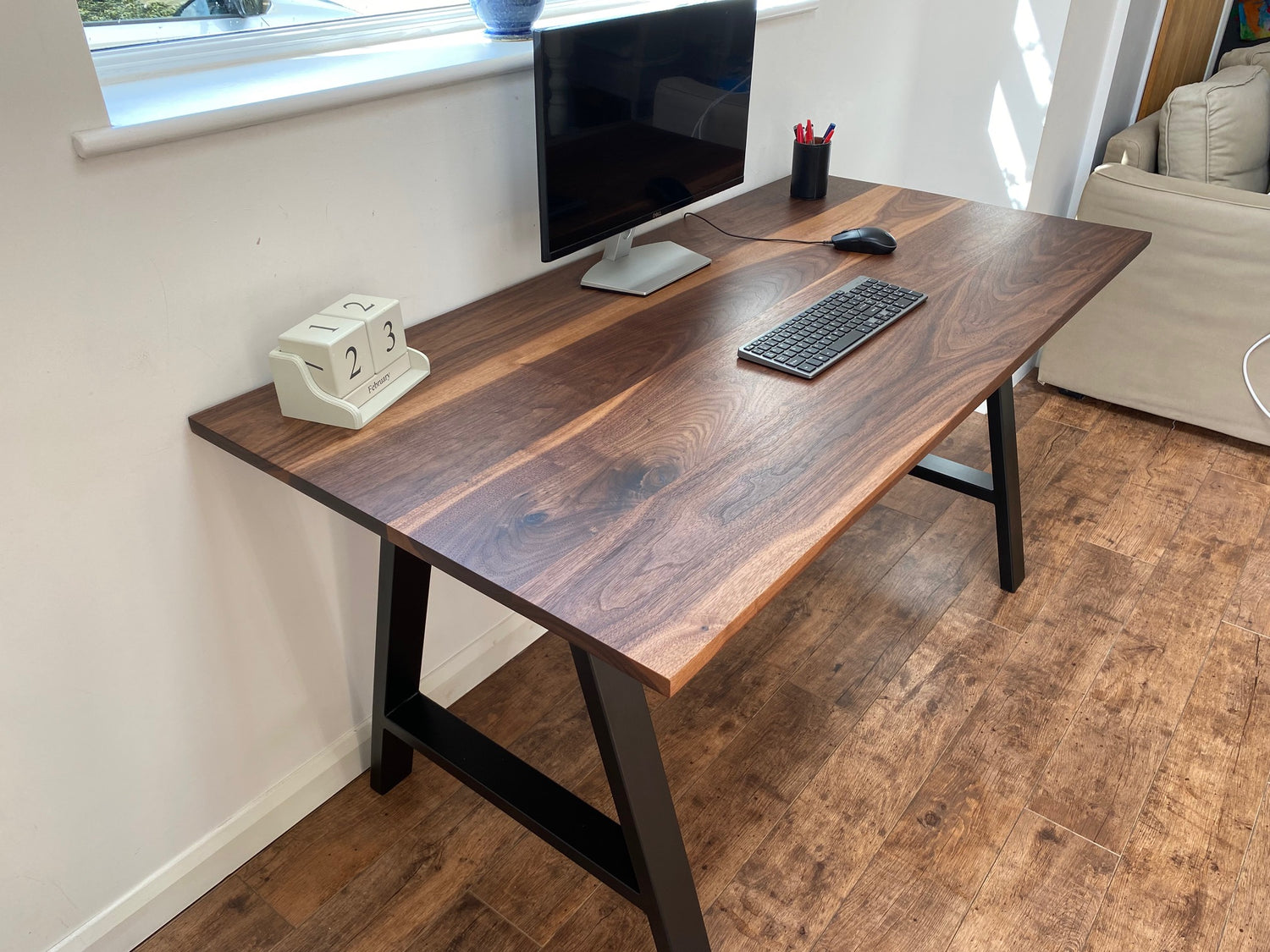 The Allure of Black Walnut Desks: A Blend of Style and Functionality ...